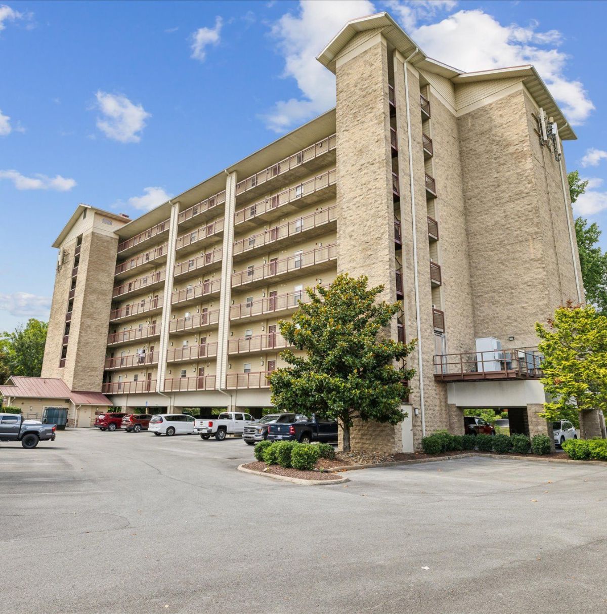 Rentals at Cedar Lodge Condos in Pigeon Forge - Smoky Mountain Escapes ...